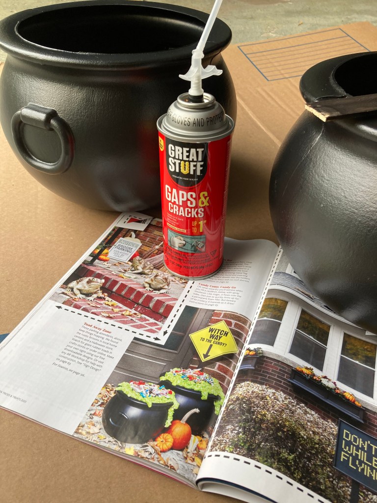 Halloween Cauldrons {Easy DIY} | Megan's Island